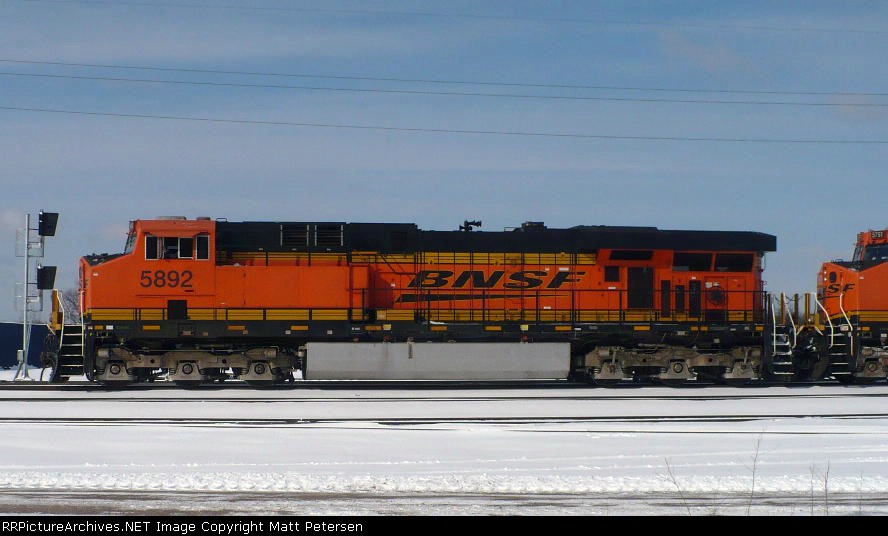 BNSF 5892